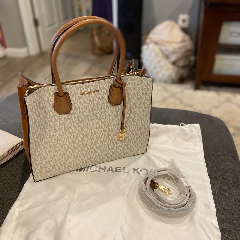 Michael Kors Studio Mercer Mk Logo Signature - Gem